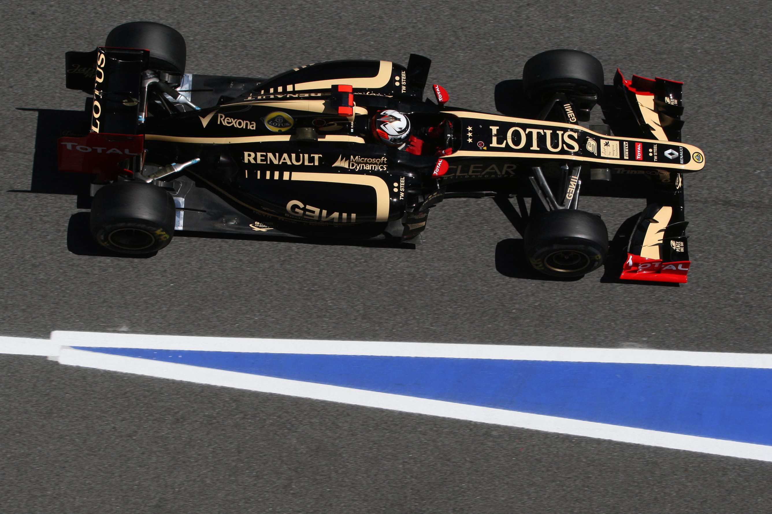 Which is the best looking black-and-gold car in F1 history? | Formula 1®